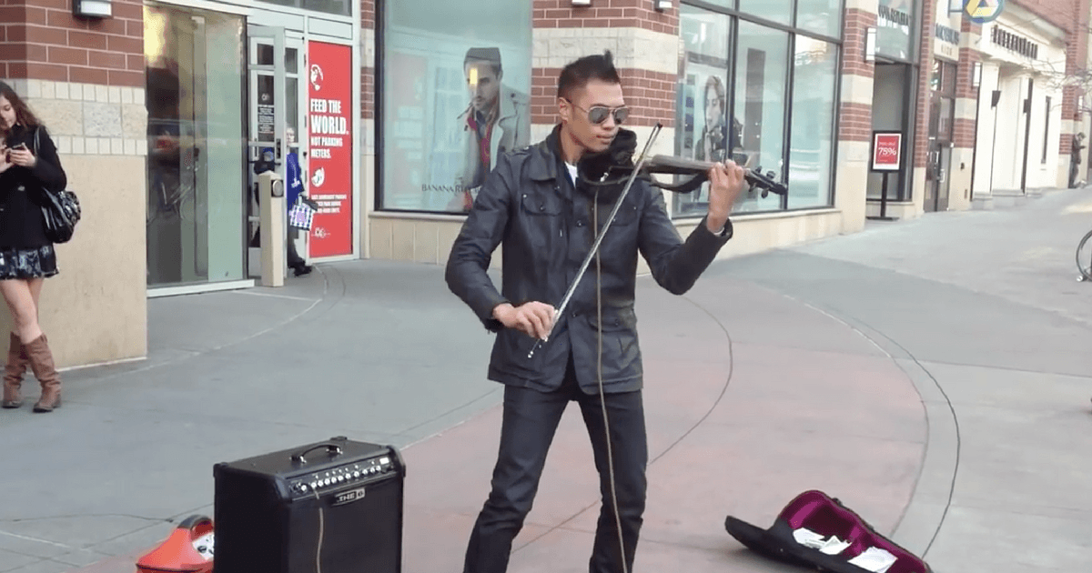 Street Violinist Wows With Amazing Performance!