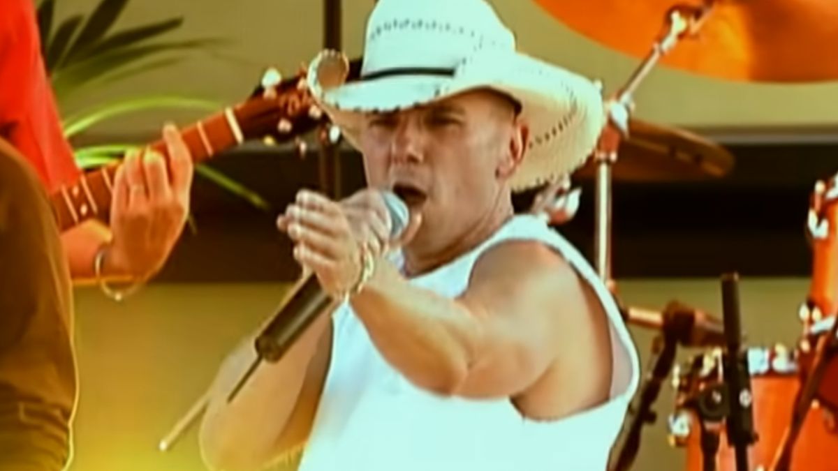 Kenny Chesney Recalls 'Snapping' - Punching Fan In The Face During Concert